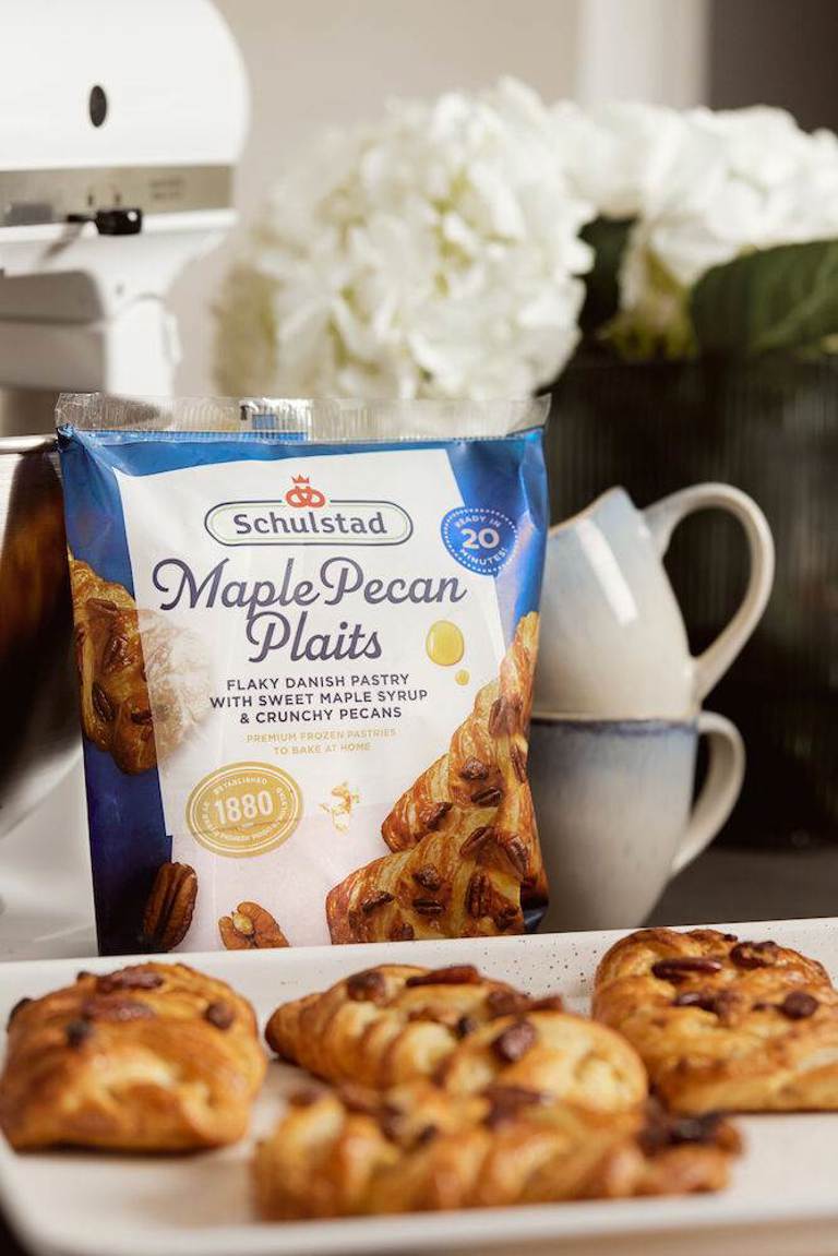 Schulstad BAKE AT HØME Maple Pecan Plait | Lantmännen Unibake